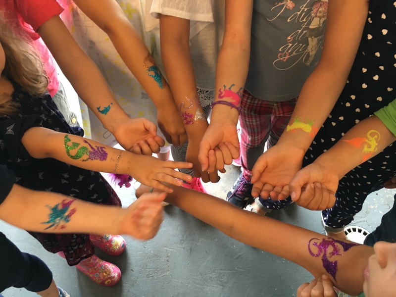 Kinderschminken, Ballonmodellieren, Airbrush- und Glitzer-Tattoo ...